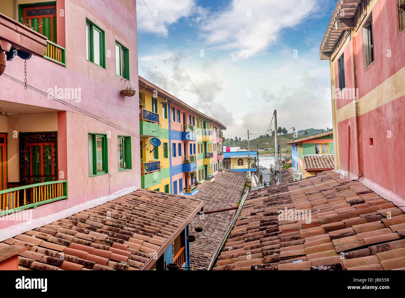 Turismo central plaza building zocalos dipinto a colori guatape ...