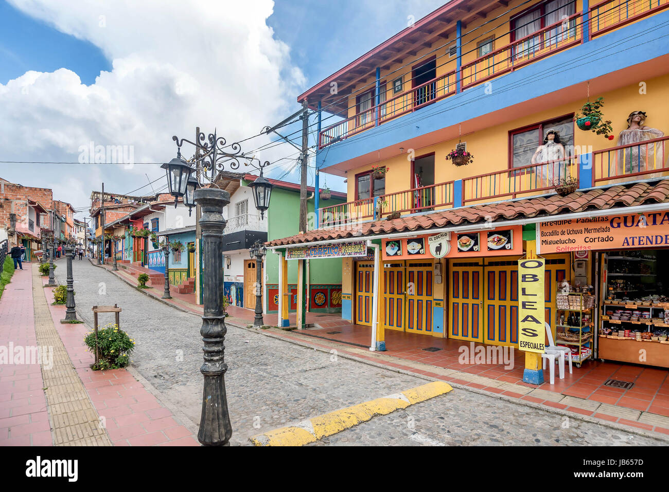 Turismo central plaza building zocalos dipinto a colori guatape ...