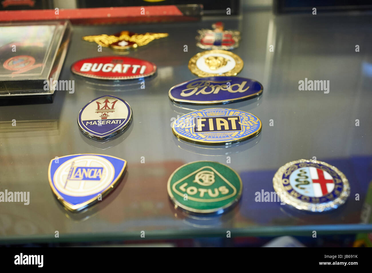 Bugatti badge immagini e fotografie stock ad alta risoluzione - Alamy
