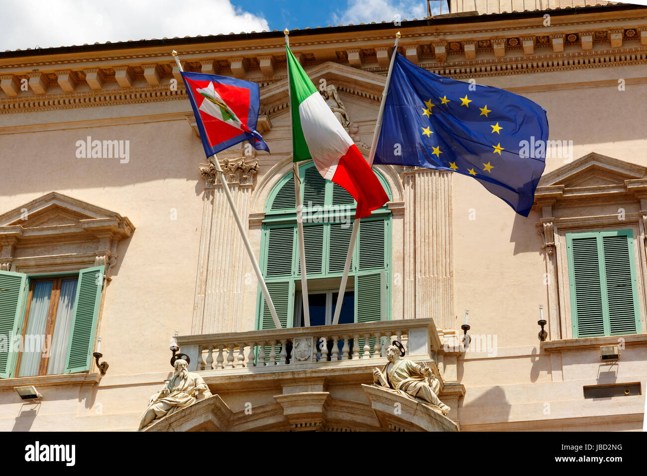 Bandiere italiane ed europee immagini e fotografie stock ad alta ...