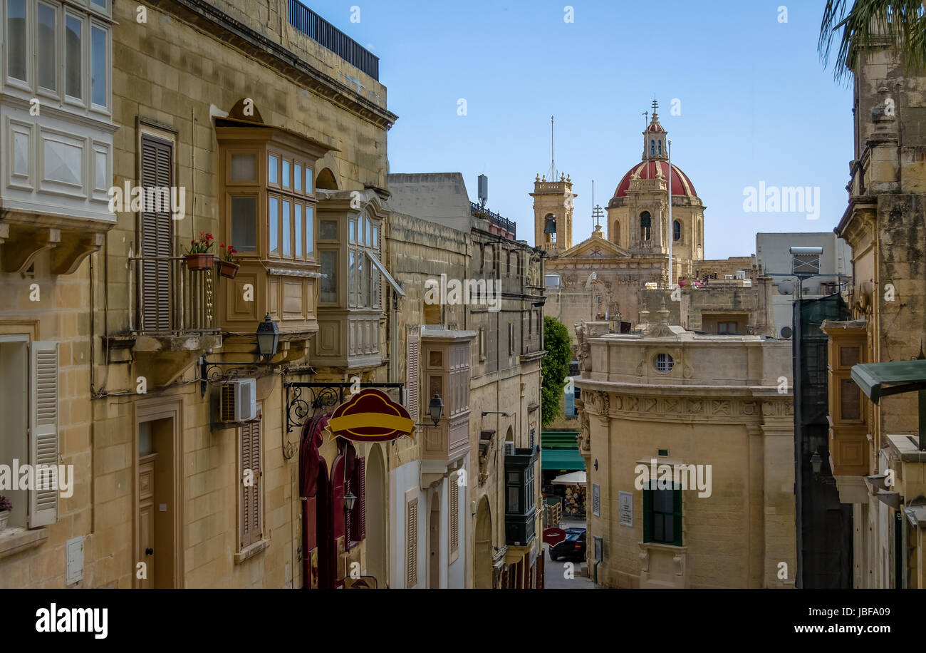 La città di Victoria street con San Giorgio Basilica cupola rossa ...