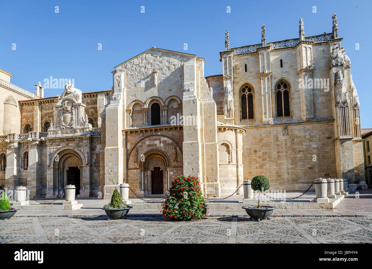 Collegiata di san isidoro immagini e fotografie stock ad alta ...