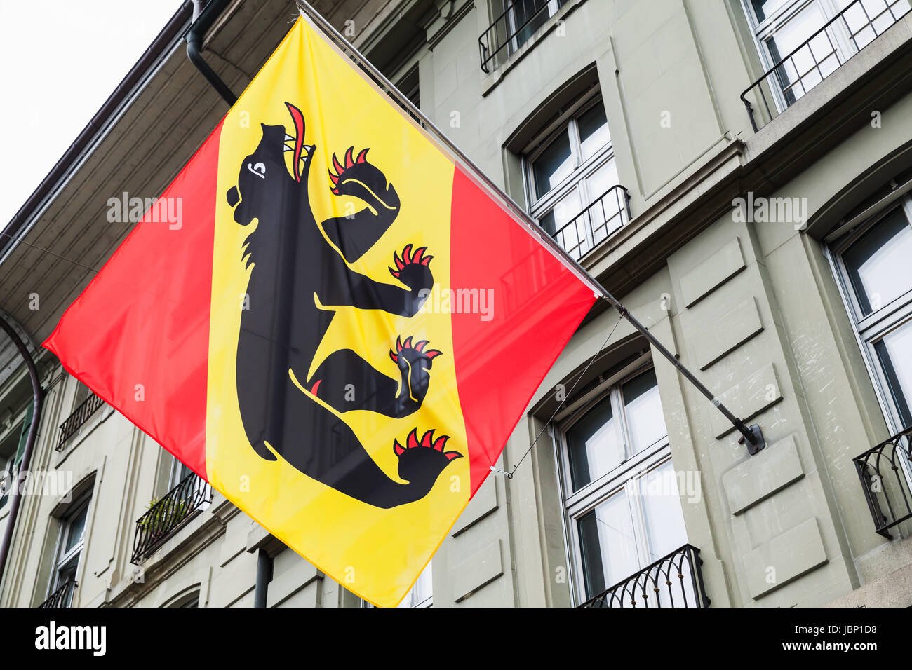 Bandiera e stemma della svizzera immagini e fotografie stock ad alta ...
