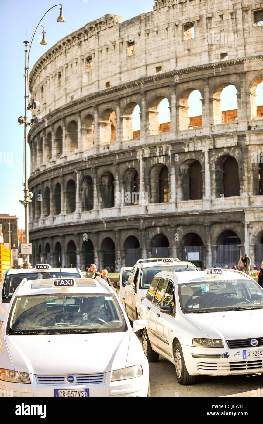 Taxi bianchi di roma immagini e fotografie stock ad alta risoluzione ...