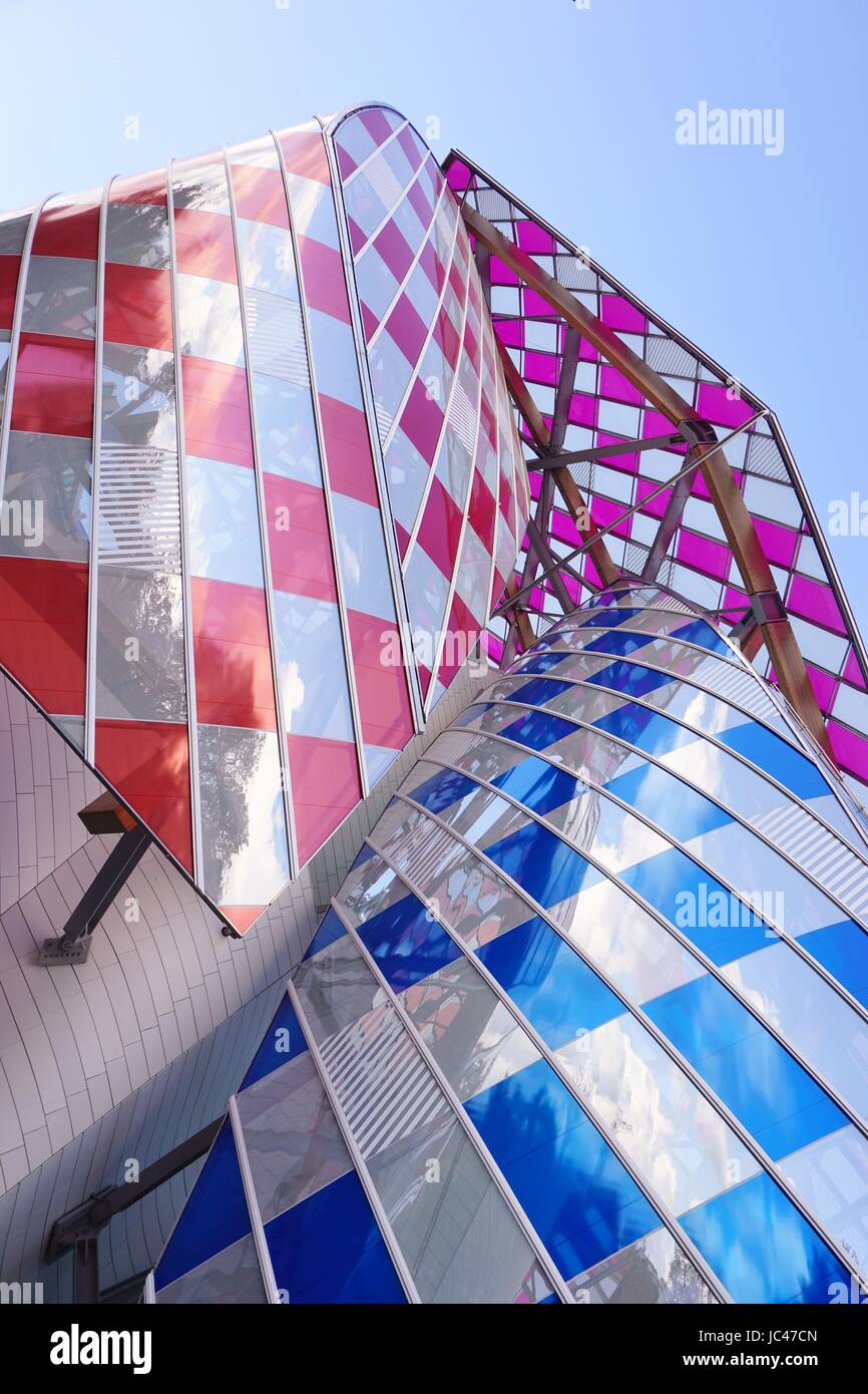 Vista della Fondation Louis Vuitton museo, progettato da Frank Gehry ...
