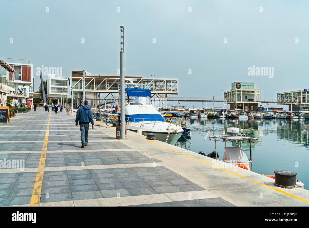 Porto turistico e porto vecchio di lemesos immagini e fotografie stock ...