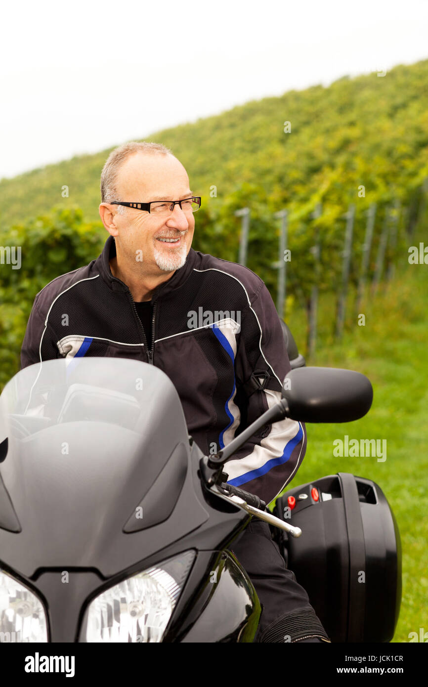 Mann auf motorrad immagini e fotografie stock ad alta risoluzione - Alamy