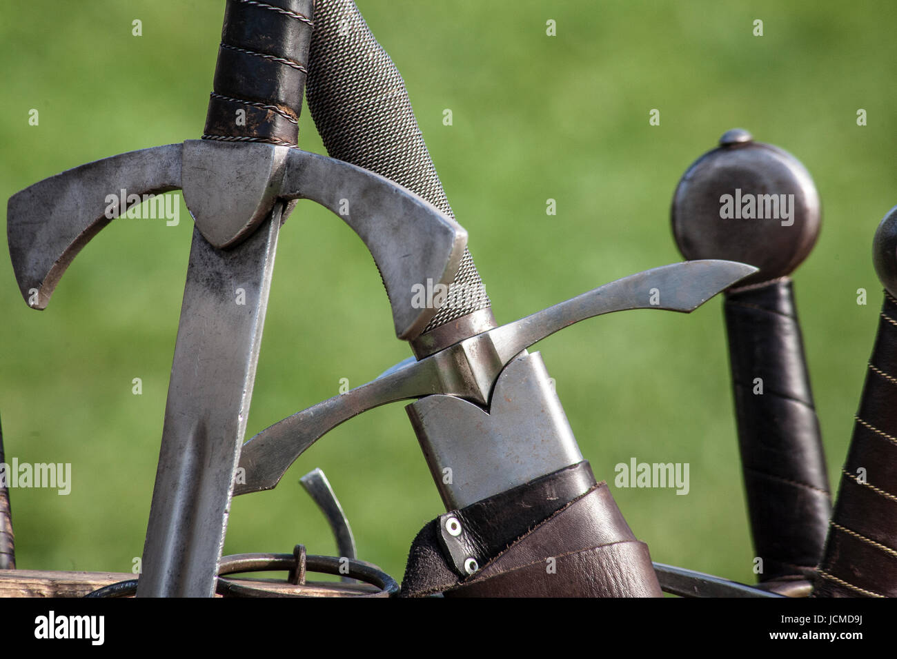 Antiche spade medievali immagini e fotografie stock ad alta risoluzione ...