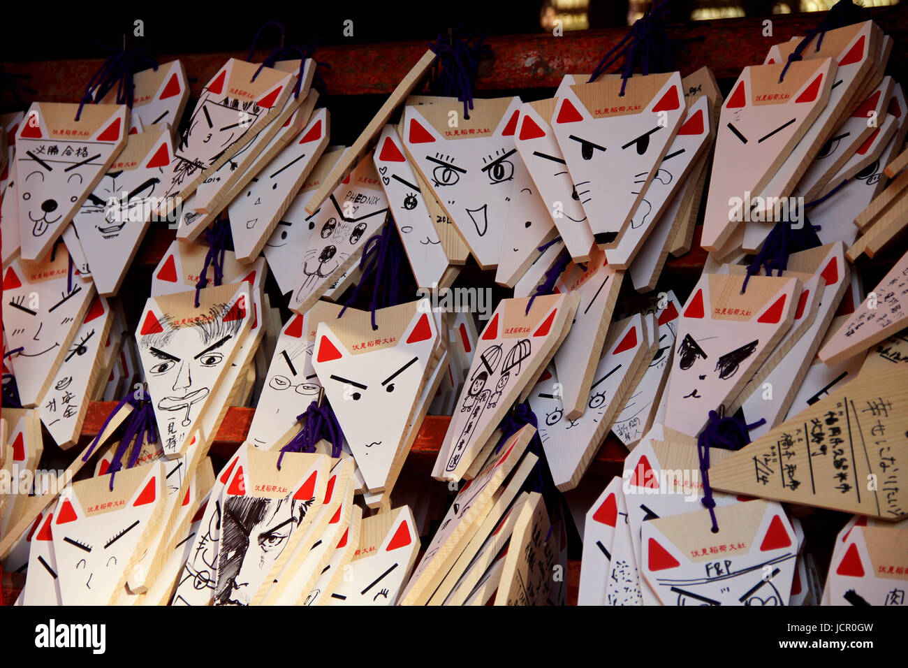 Targhe di preghiera giapponesi in legno immagini e fotografie stock ad ...