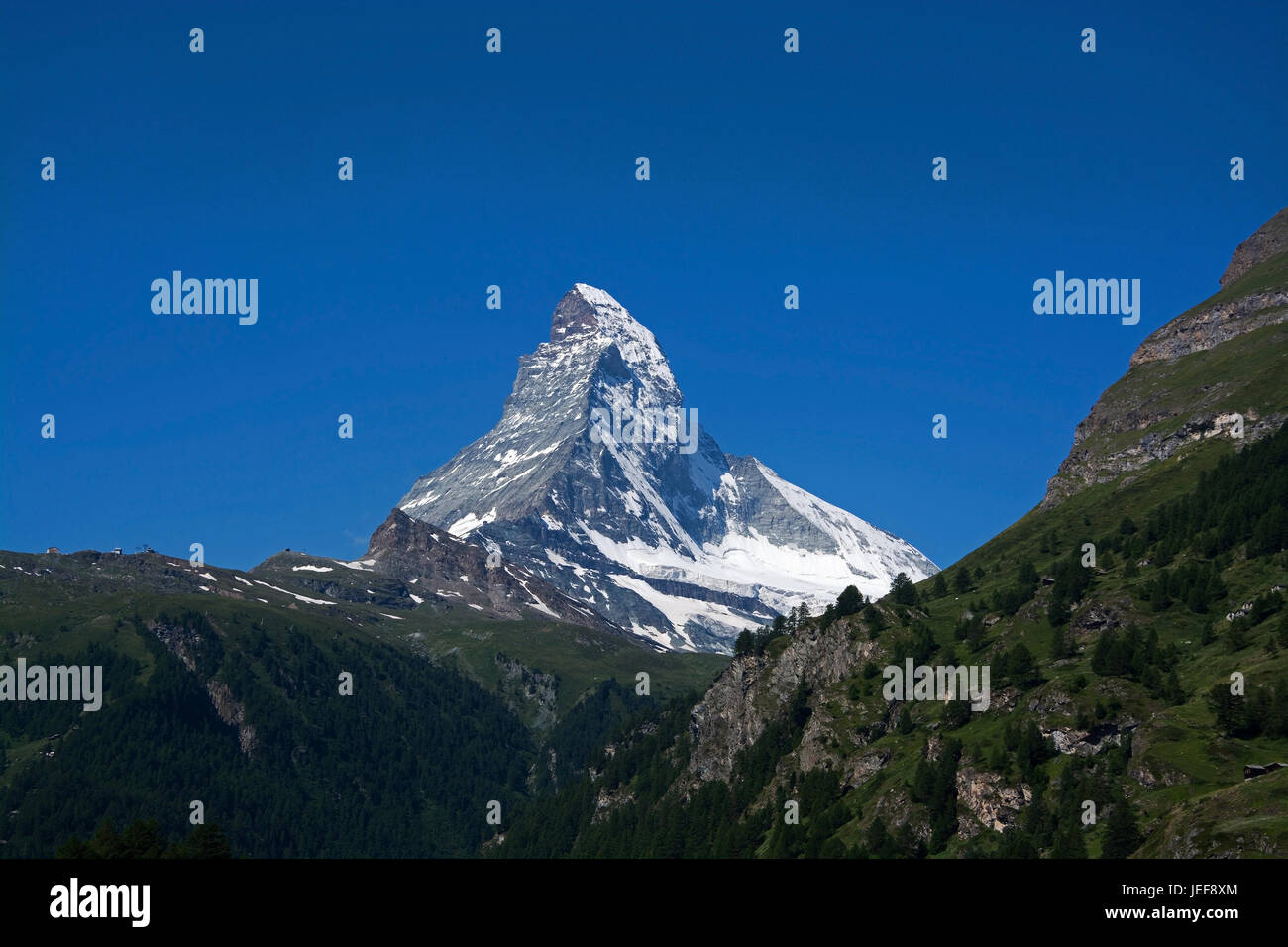 Il Cervino in Svizzera è una delle montagne più alte delle Alpi con ...