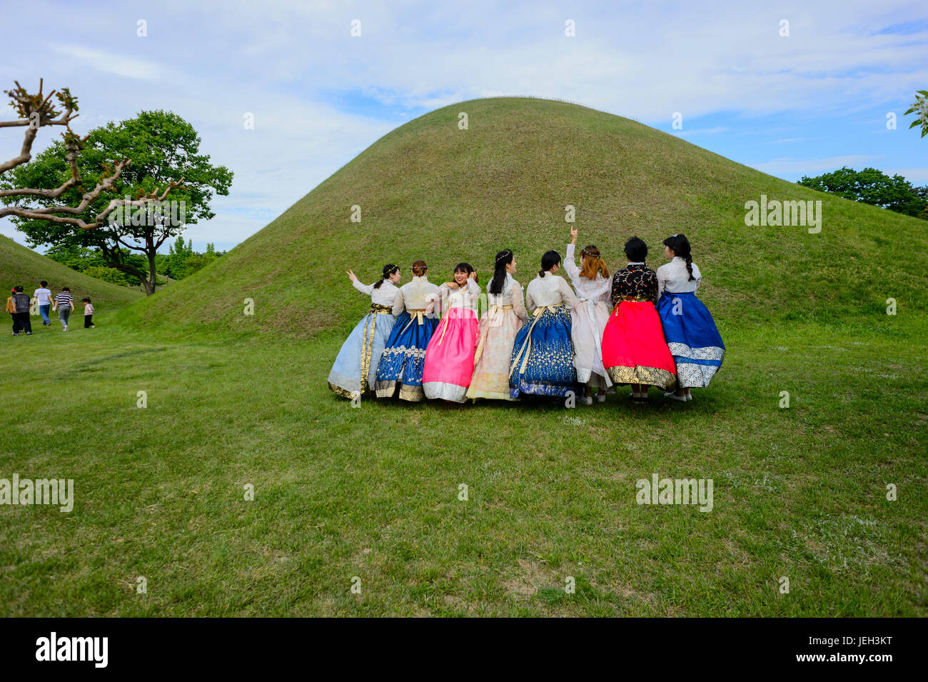Gyeongju daereungwon immagini e fotografie stock ad alta risoluzione ...