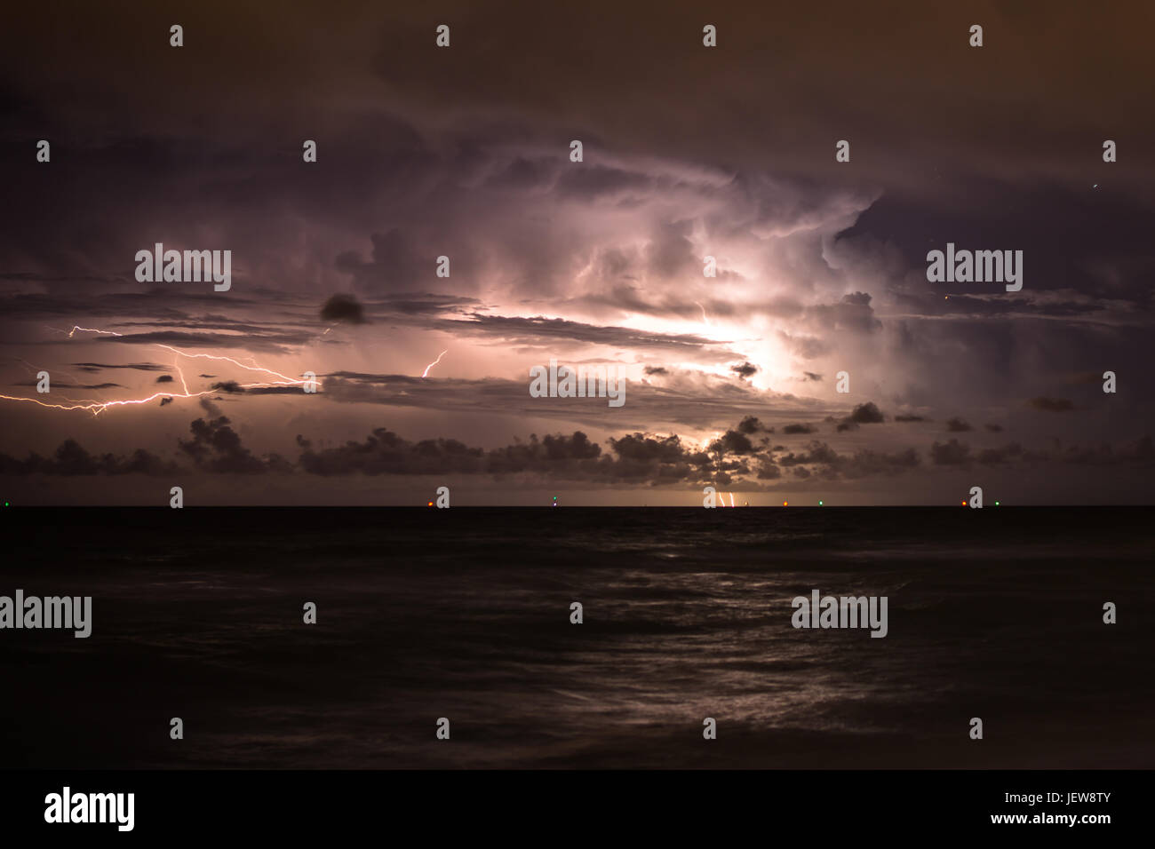 Spiaggia di tuoni immagini e fotografie stock ad alta risoluzione - Alamy