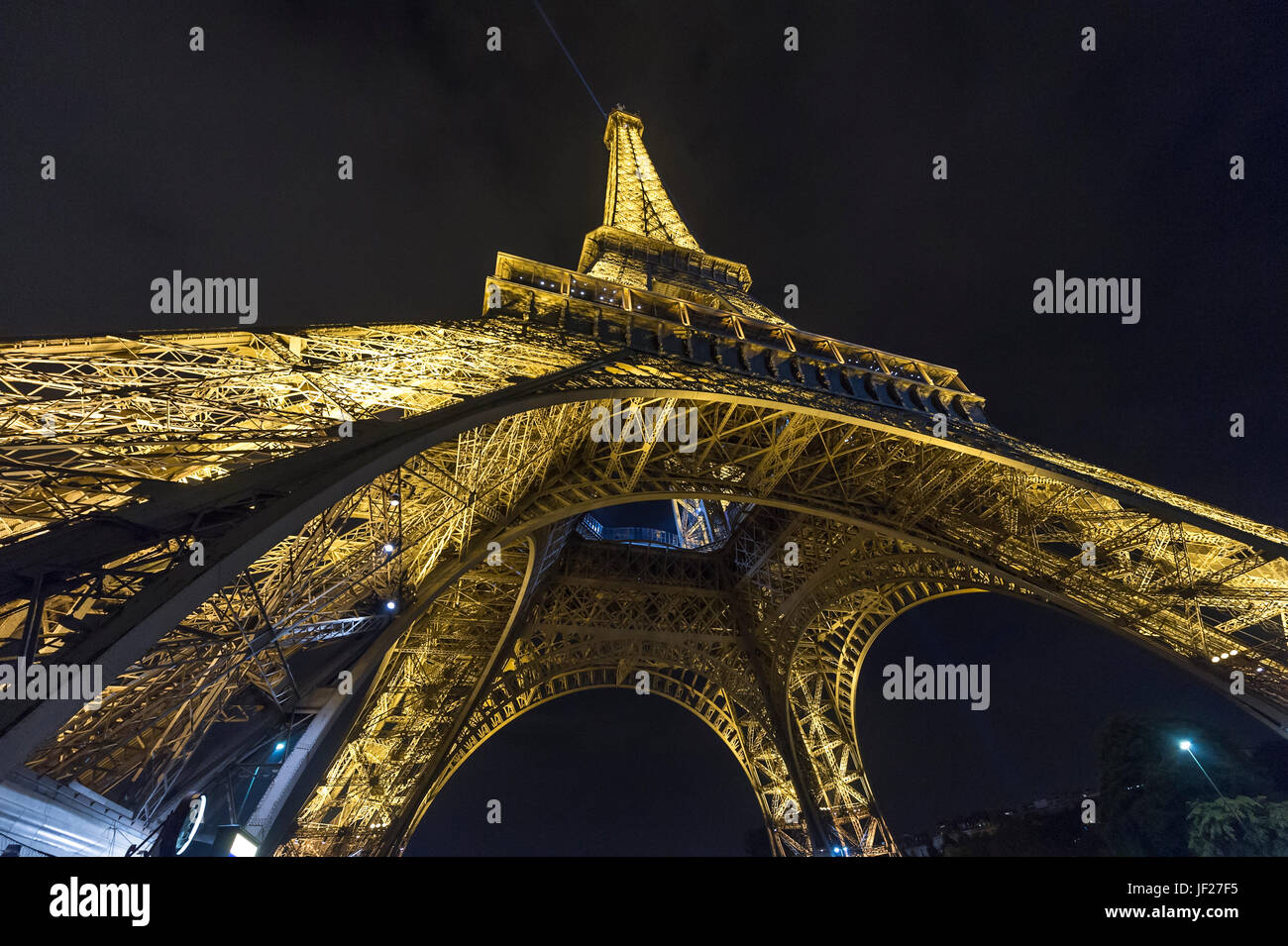 Tour eiffel scontornata immagini e fotografie stock ad alta risoluzione ...