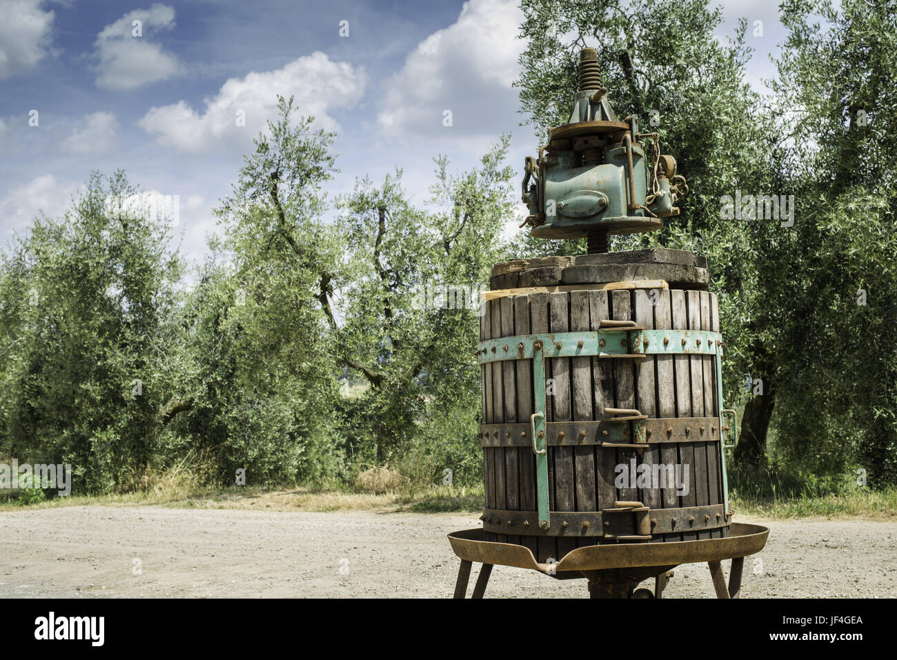 Impianto di frantoio tradizionale immagini e fotografie stock ad alta ...