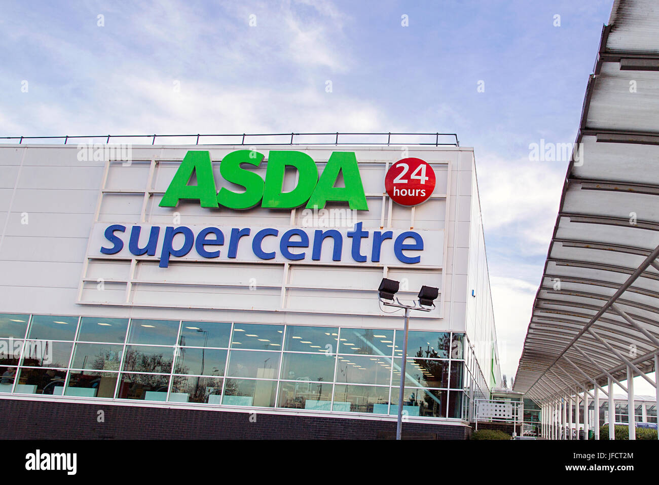 Modern asda store immagini e fotografie stock ad alta risoluzione - Alamy
