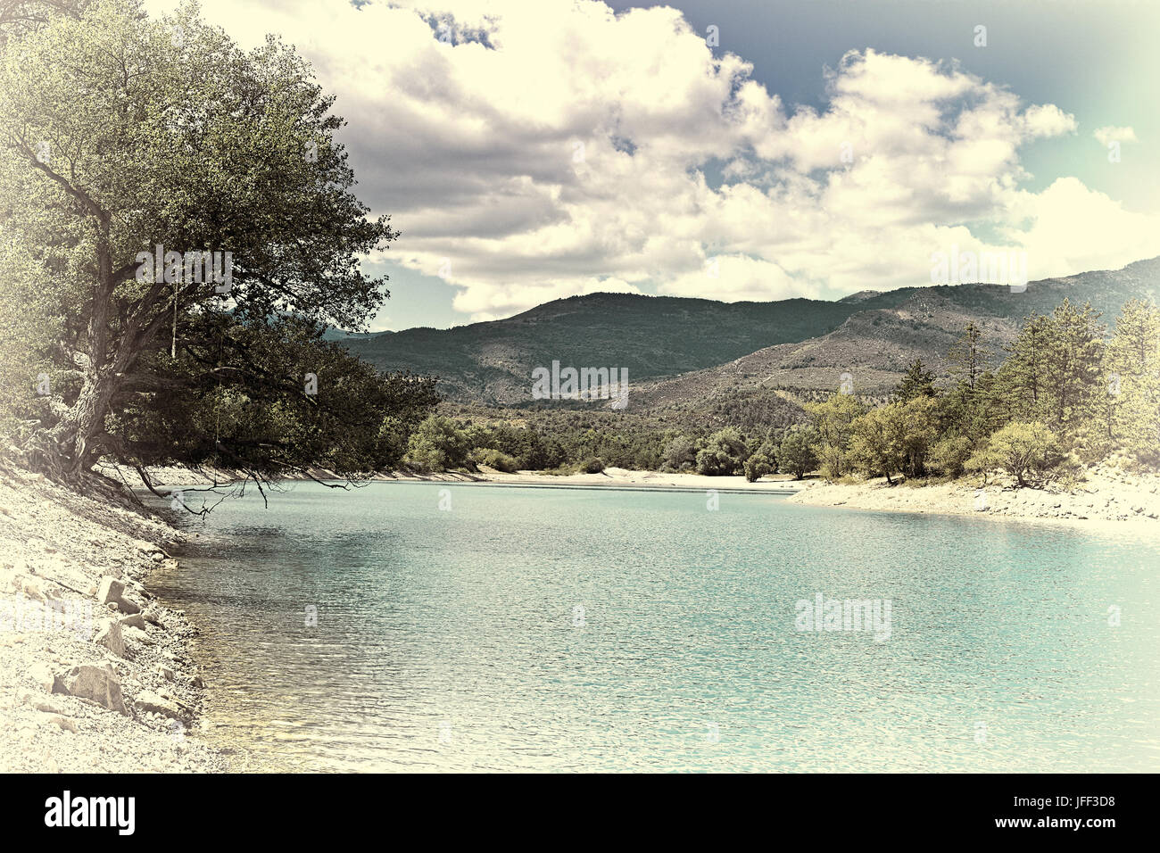 Lago in alpi immagini e fotografie stock ad alta risoluzione - Alamy