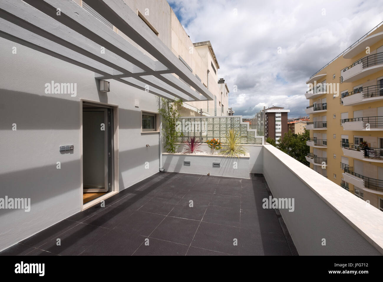 Terrazza esterna sul tetto immagini e fotografie stock ad alta ...