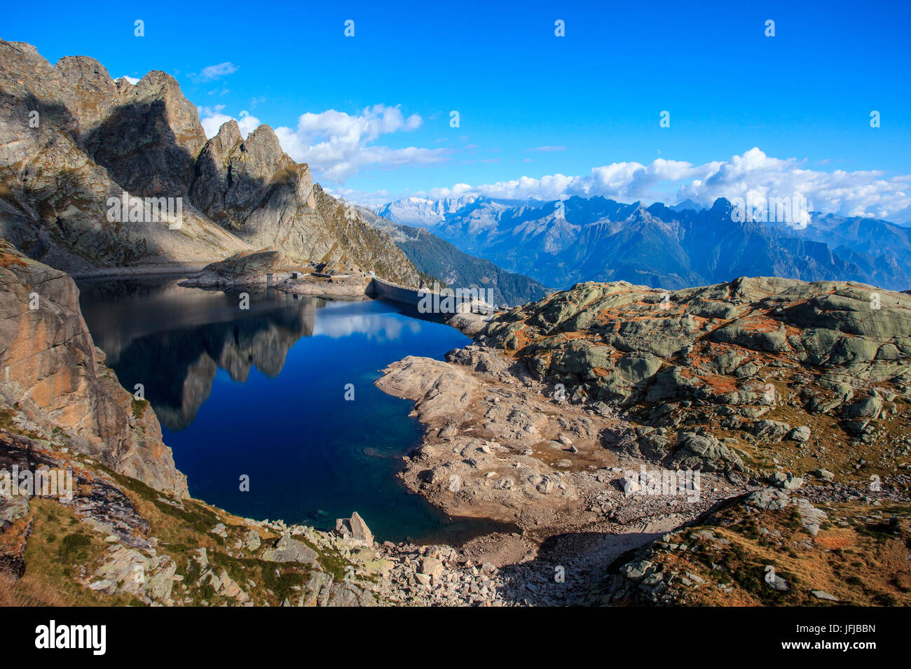 Il lago del Truzzo in Drogo valley, Val Chiavenna, Lombardia, Italia ...