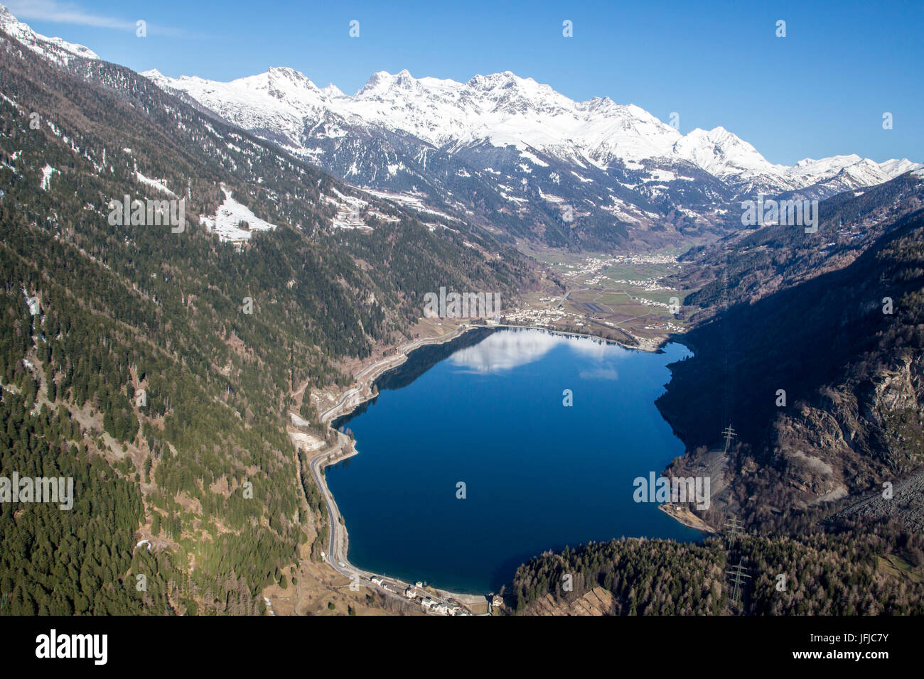 Vista aerea del lago di poschiavo in inverno immagini e fotografie ...