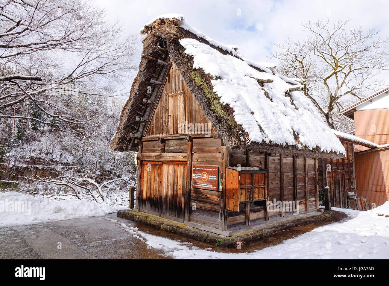 Gifu, Giappone - 29 dic 2015. Una casa in legno a Shirakawa-go village ...