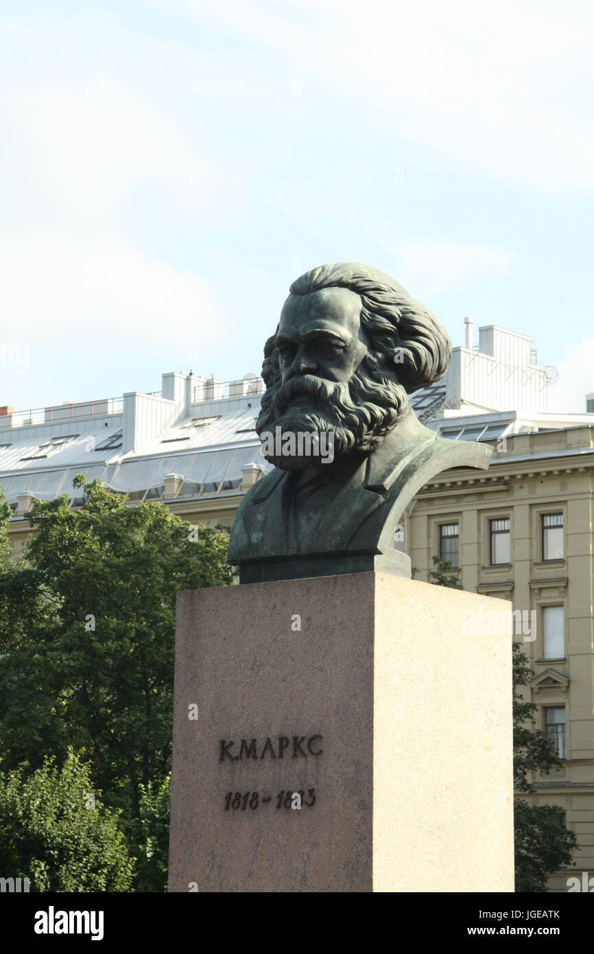 Statua in granito di karl marx immagini e fotografie stock ad alta ...
