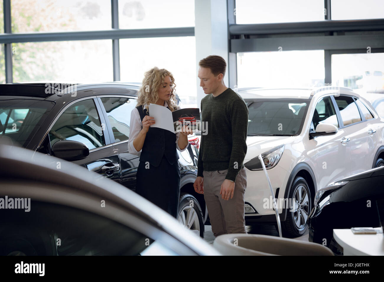 Donna commessa immagini e fotografie stock ad alta risoluzione - Alamy