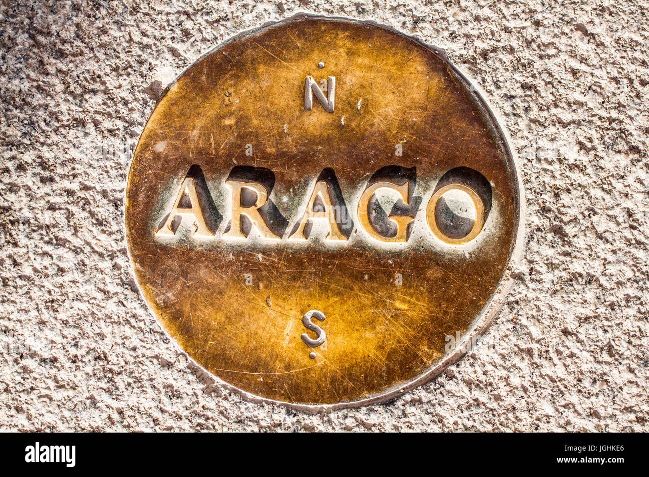 Uno dei medaglioni di Arago presso il Museo del Louvre (Musee du Louvre ...