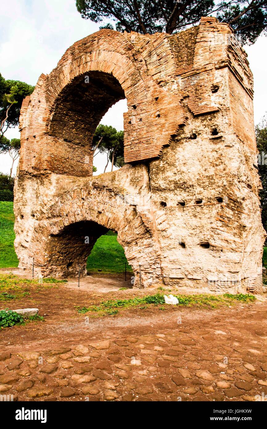 Acquedotto claudiano immagini e fotografie stock ad alta risoluzione ...
