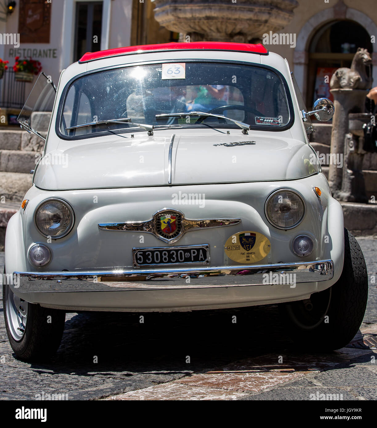 500 abarth rossa immagini e fotografie stock ad alta risoluzione - Alamy