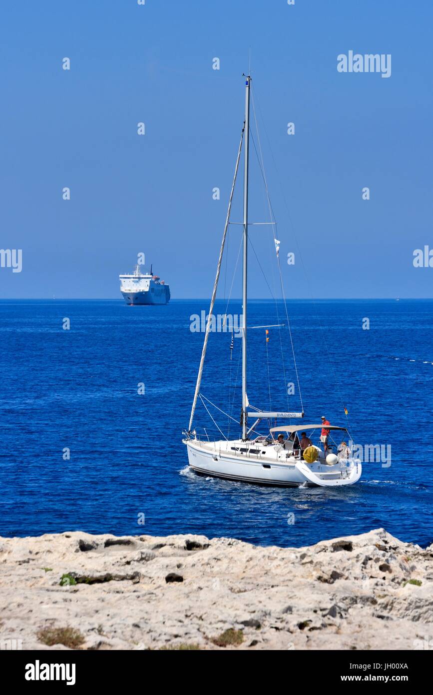 Vacanze in barca a vela a minorca immagini e fotografie stock ad alta ...