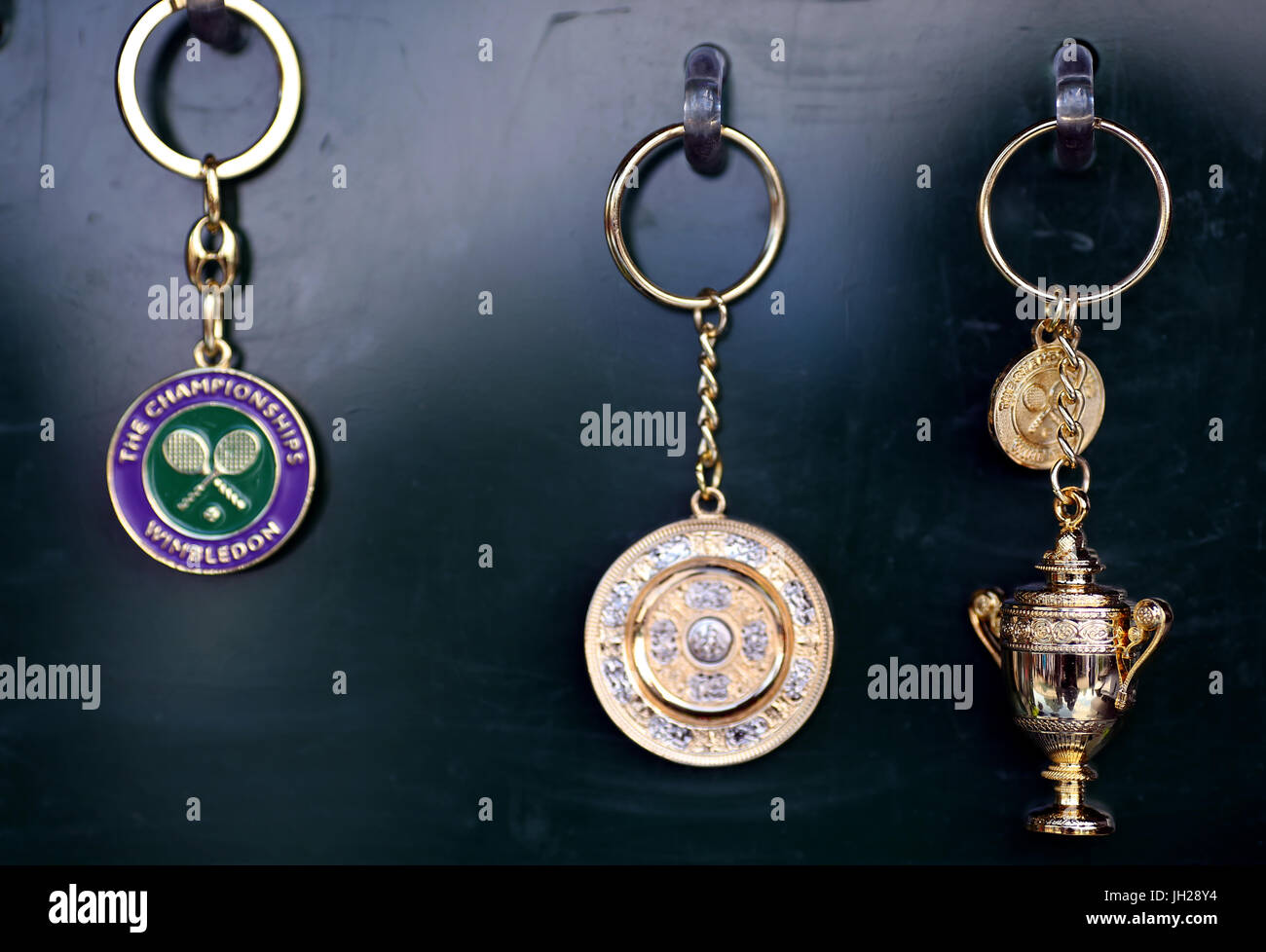 Trofeo di Wimbledon keyring in vendita il giorno nove dei campionati di ...