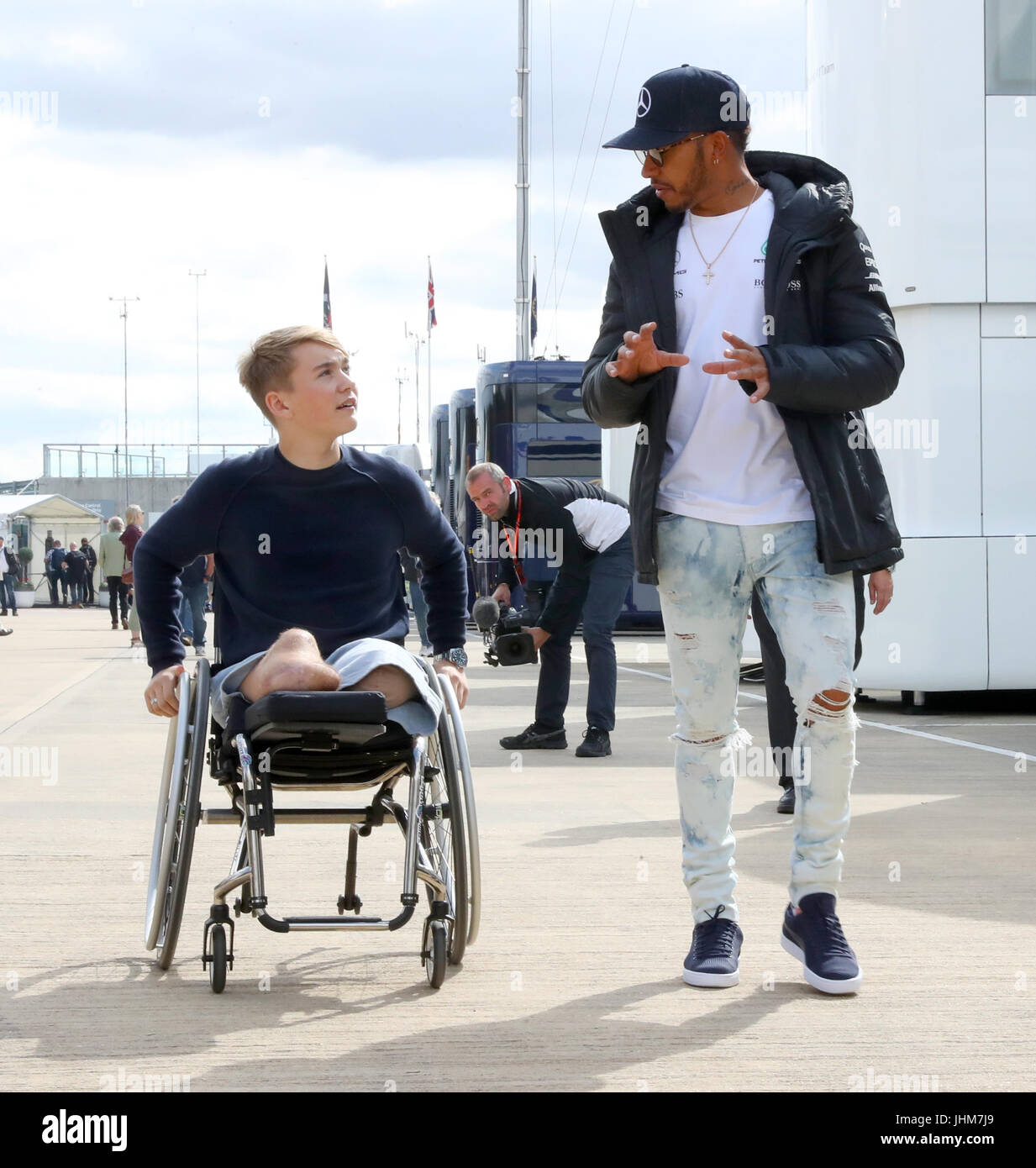 Merecedes lewis hamilton immagini e fotografie stock ad alta ...