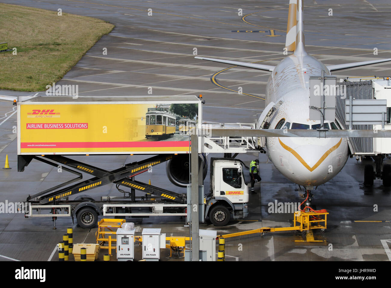 Aereo dhl immagini e fotografie stock ad alta risoluzione - Alamy