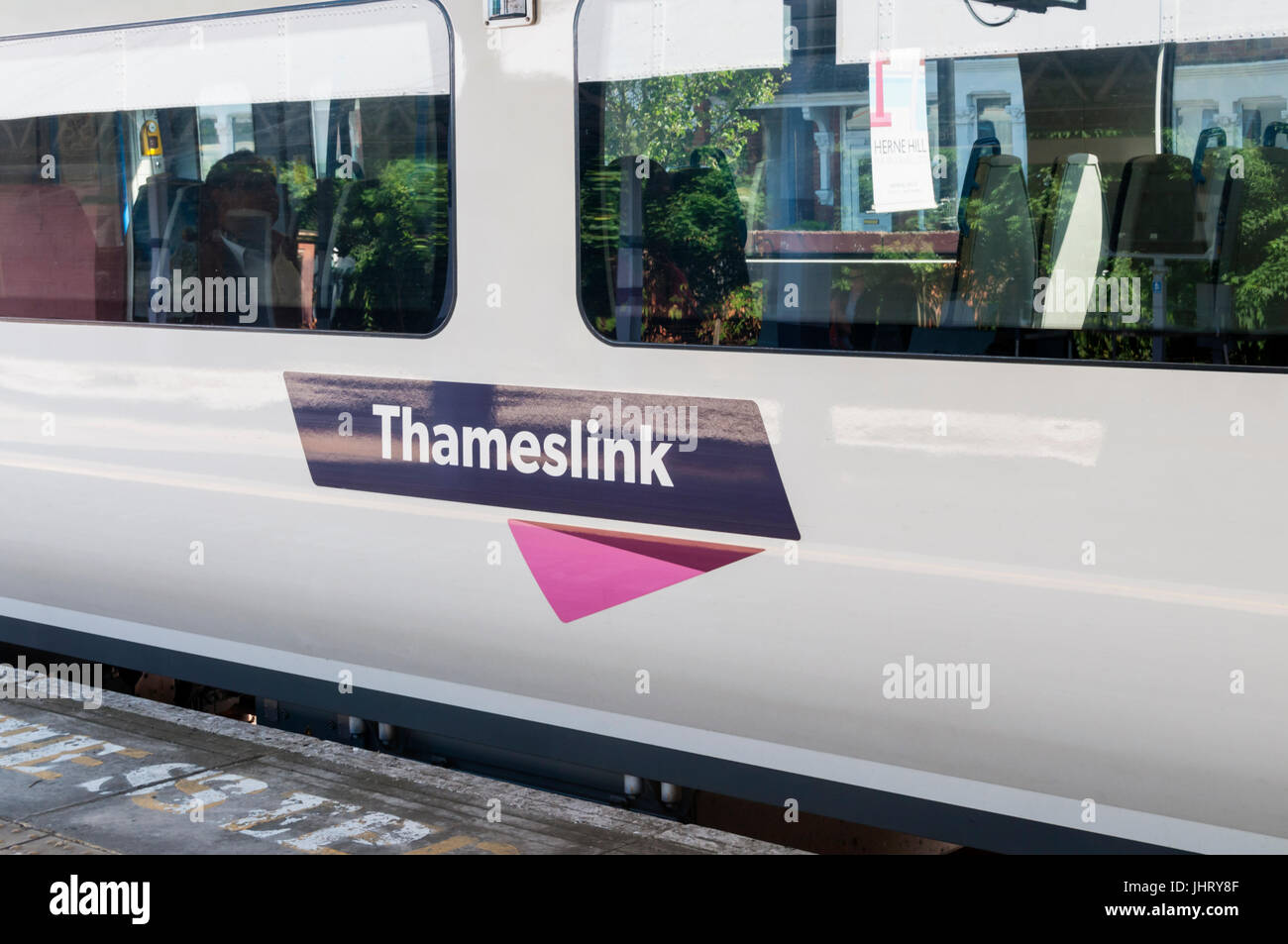 Govia thameslink treni ferroviari immagini e fotografie stock ad alta ...