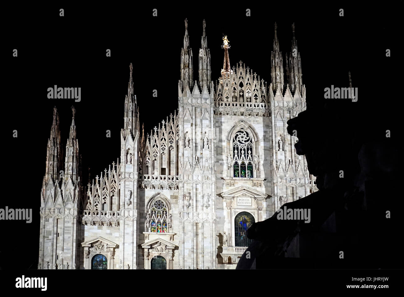 Duomo di milano di notte immagini e fotografie stock ad alta ...