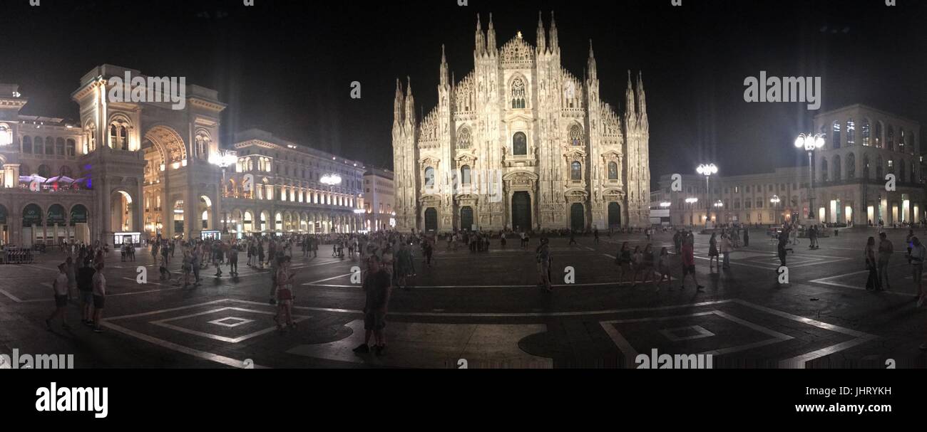 Duomo di milano di notte immagini e fotografie stock ad alta ...