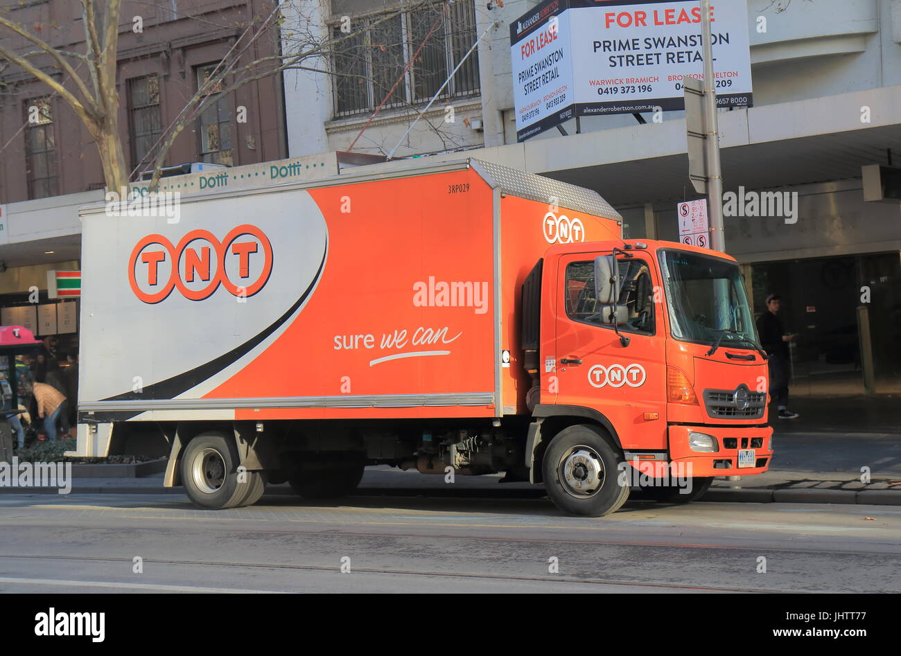 Tnt courier immagini e fotografie stock ad alta risoluzione - Alamy