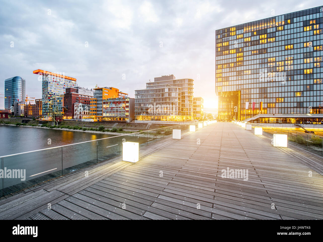 Passeggiata sul reno a dusseldorf immagini e fotografie stock ad alta ...
