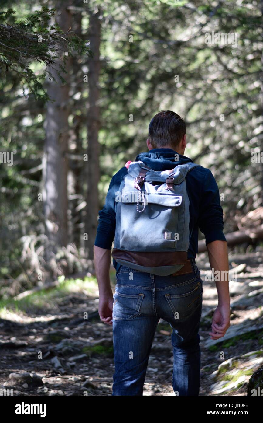 Forest trek immagini e fotografie stock ad alta risoluzione - Alamy