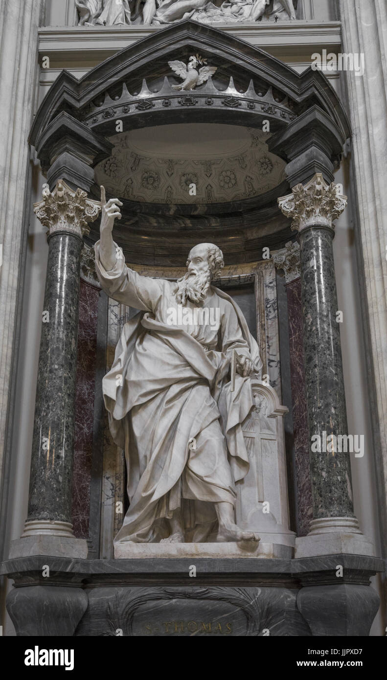 La statua di San Tommaso da Le Gros nell'Arcibasilica di San Giovanni ...