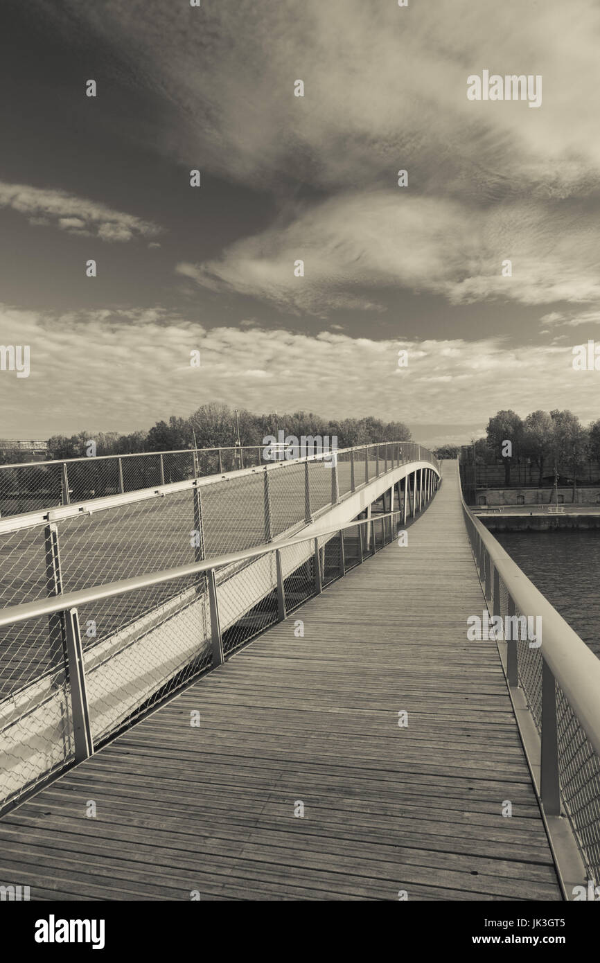 Simone de beauvoir passerella tra bercy la biblioteca nazionale ...