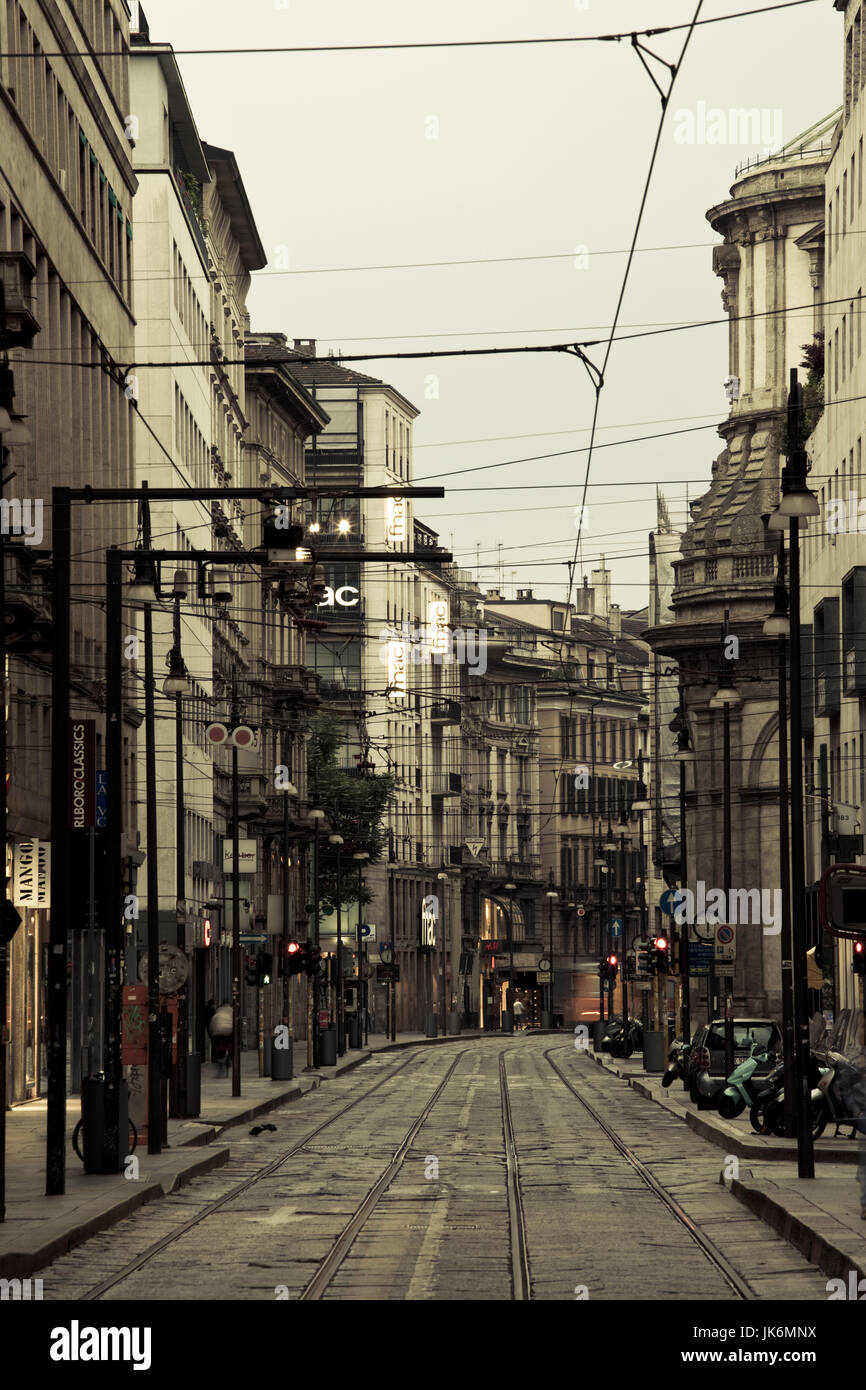 Alba di milano immagini e fotografie stock ad alta risoluzione - Alamy
