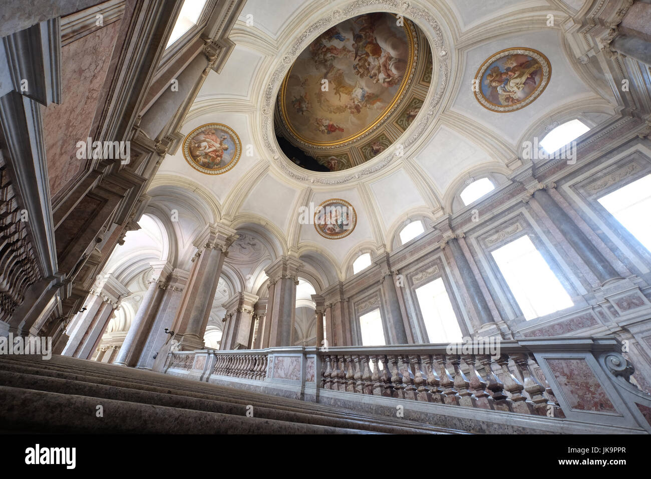Scalone palazzo reale napoli immagini e fotografie stock ad alta ...