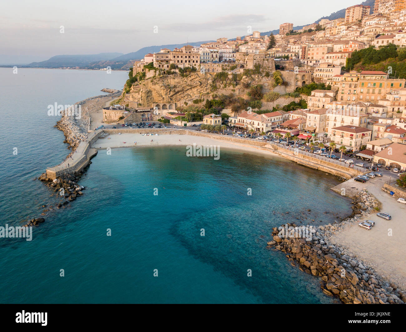 Vista aerea del Pizzo Calabro, pier, castello, Calabria, il turismo in ...