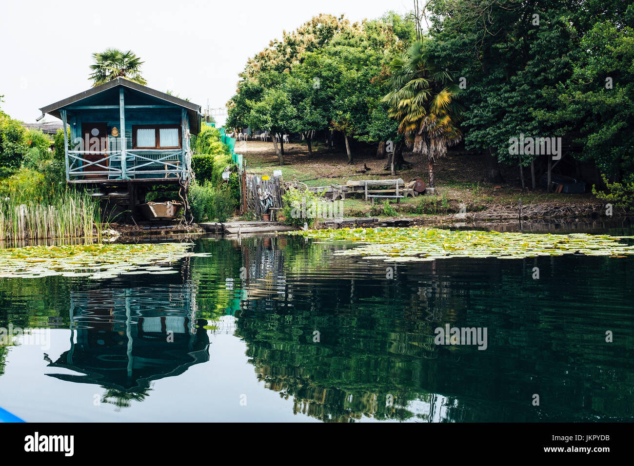 Lago di monate immagini e fotografie stock ad alta risoluzione - Alamy