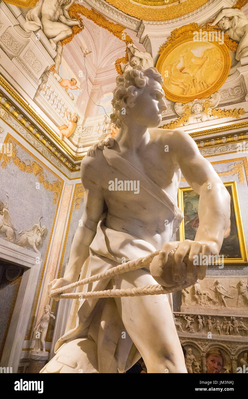 David con la fionda immagini e fotografie stock ad alta risoluzione - Alamy