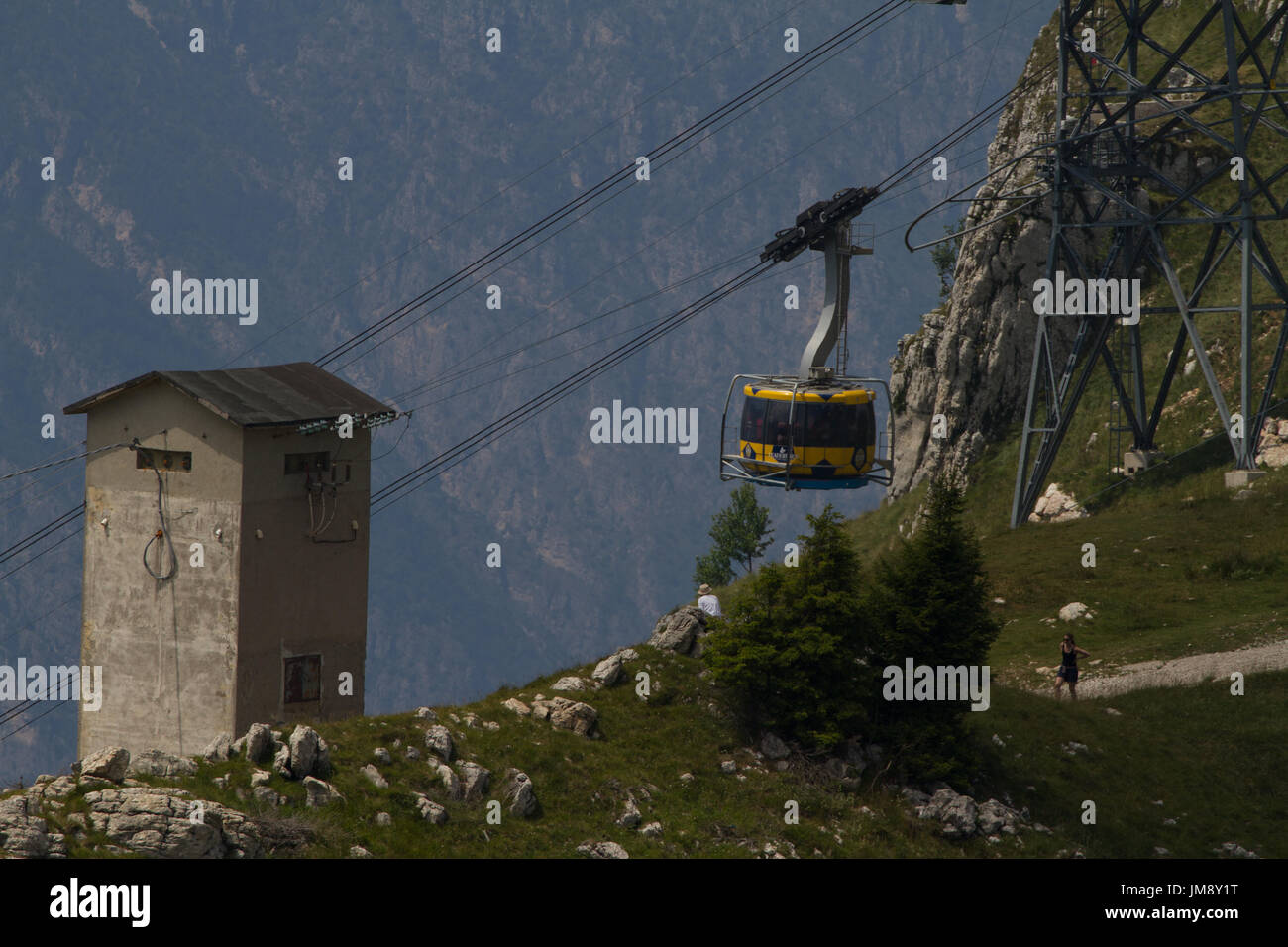 Funivia sul monte baldo immagini e fotografie stock ad alta risoluzione ...