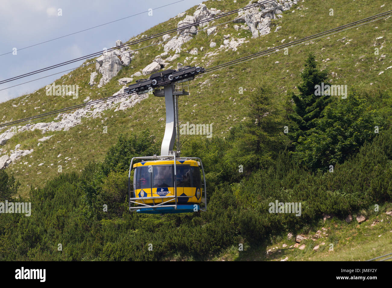 Funivia sul monte baldo italia immagini e fotografie stock ad alta ...