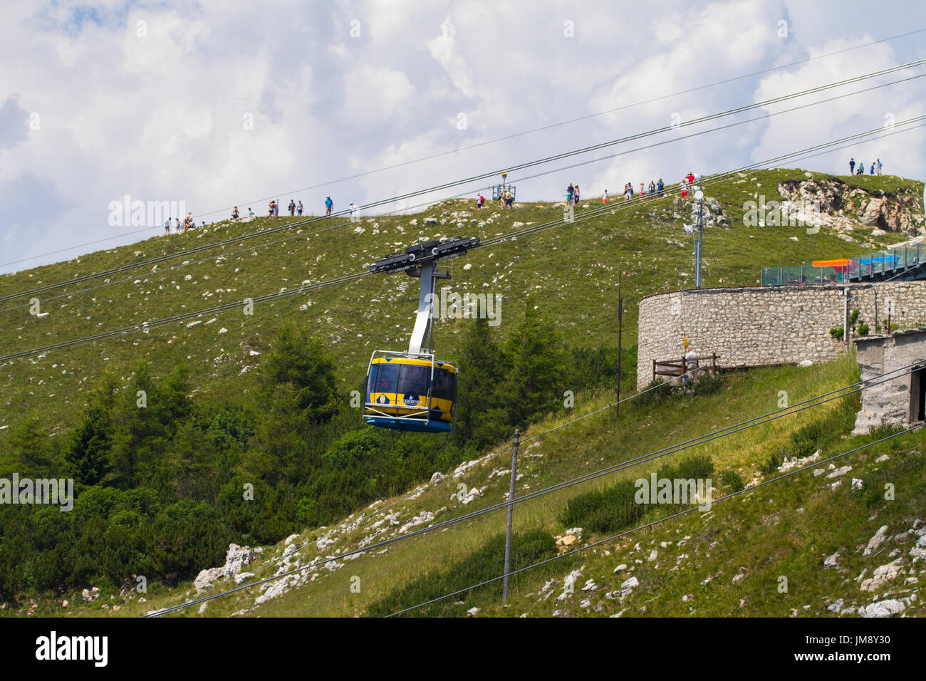 La funivia del Monte Baldo da Malcesine, Lago di Garda, Italia Foto ...
