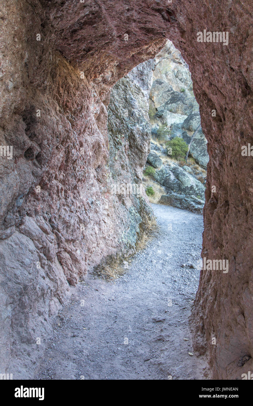 Roccia con buco tagliato immagini e fotografie stock ad alta ...